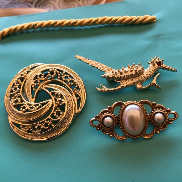 Gerry'S | Jewelry | Vintage Brooches 3 Roadrunner Swirl Gerrys Pearl ...